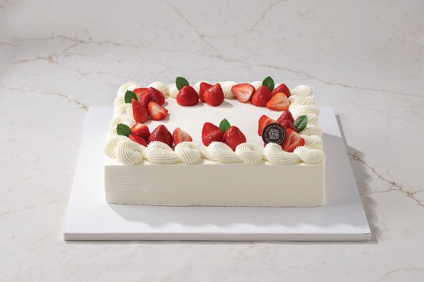 Strawberry Soft Cream Sheet Cake | Specialty Cakes | Paris Baguette